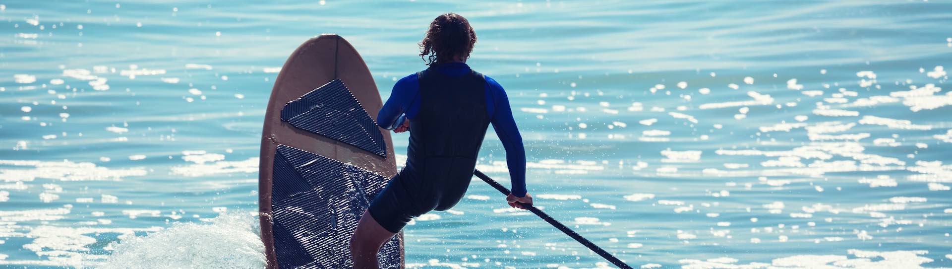 🦌 Byron Bay SUP Paddle + Drinks + Nightclub Package